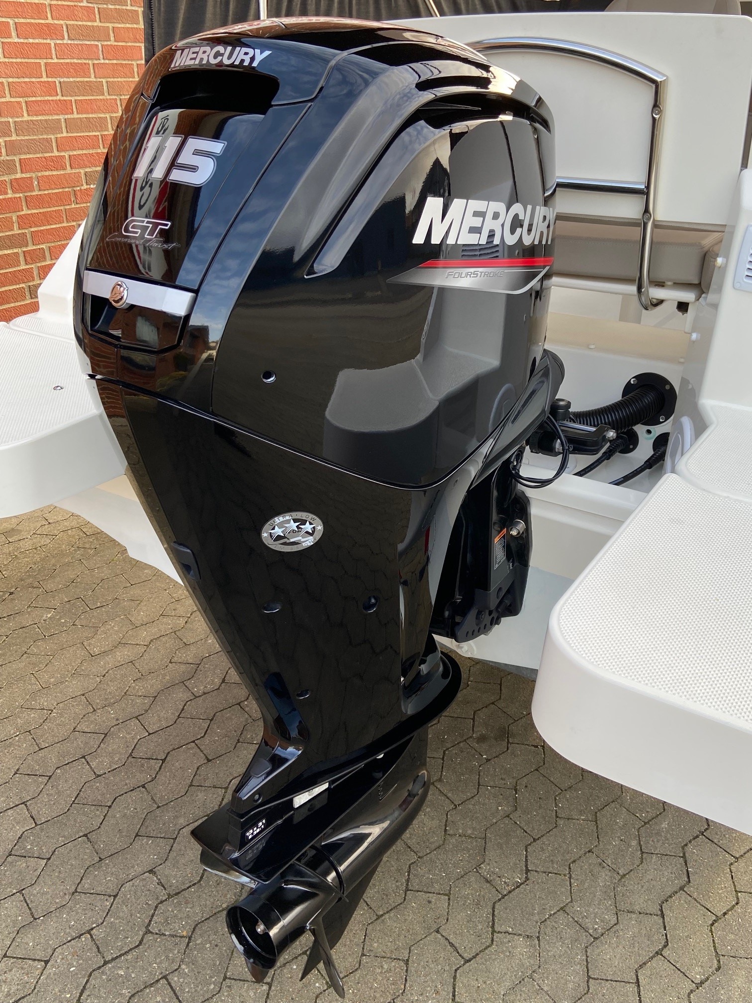 Quicksilver Activ 555 Cabin m/Mercury F115 hk og Brenderup trailer ...