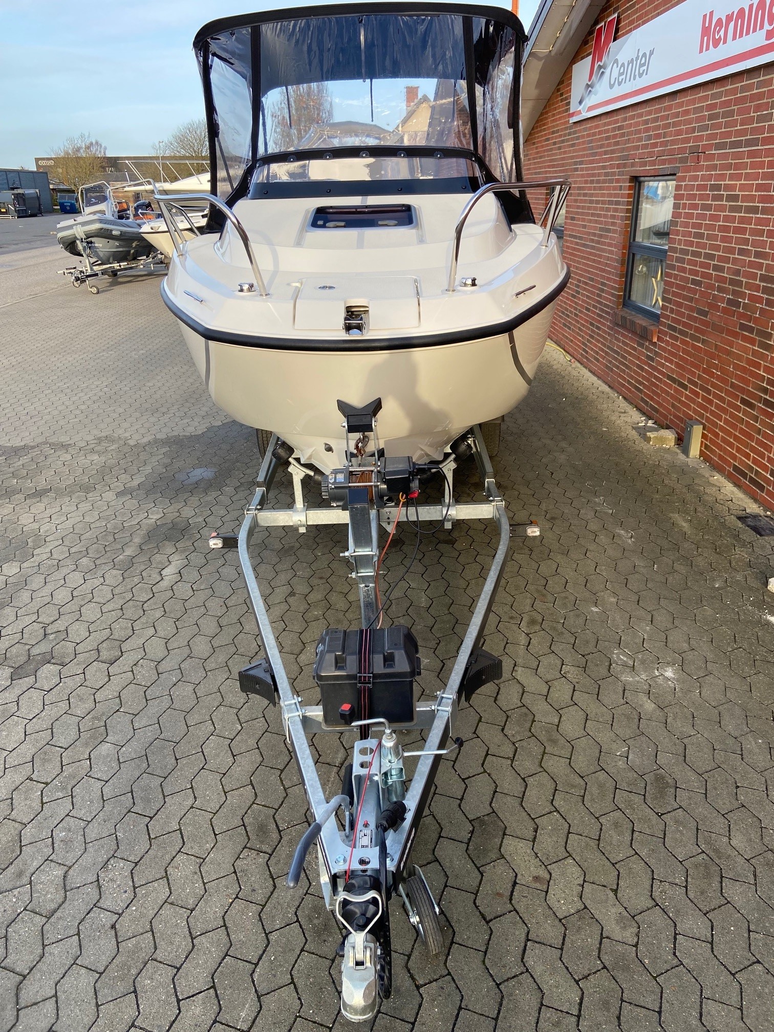 Quicksilver Activ 555 Cabin m/Mercury F115 hk og Brenderup trailer ...