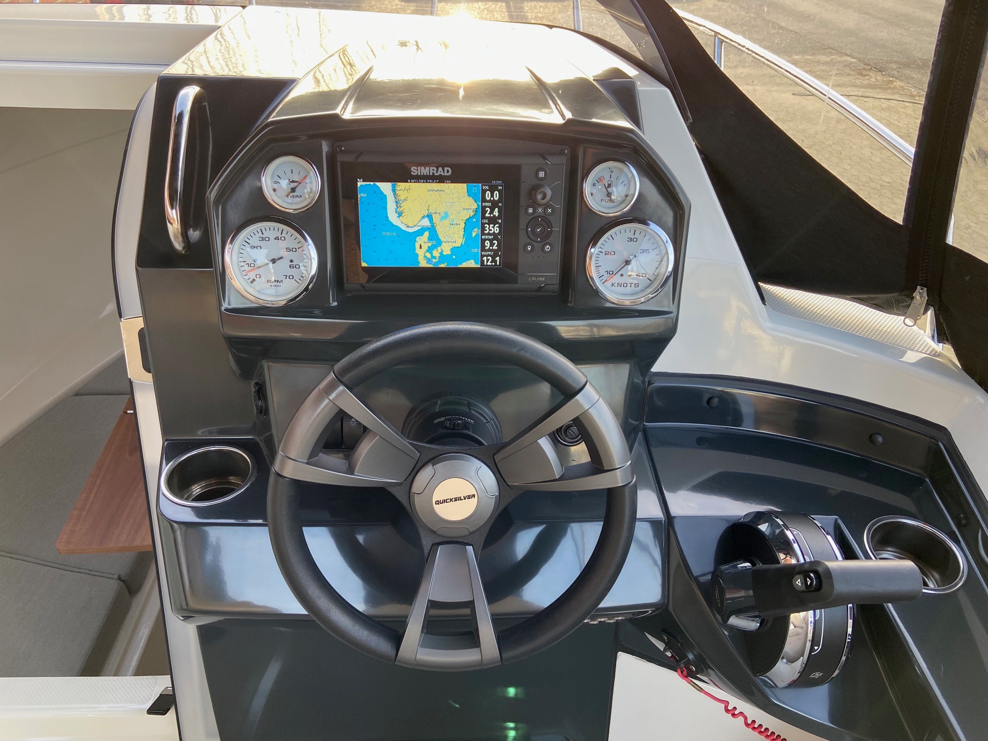 Quicksilver Activ 555 Cabin m/Mercury F115 hk og Brenderup trailer ...