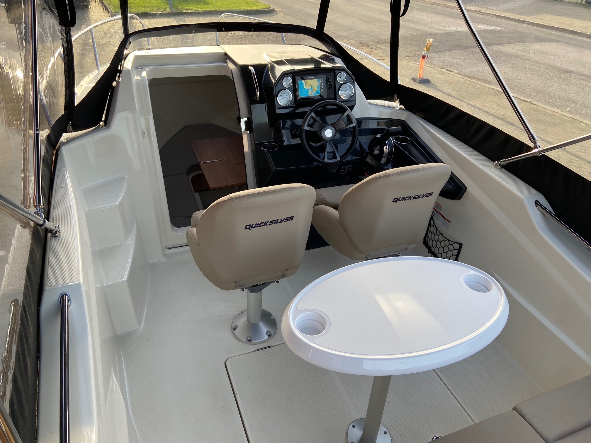 Quicksilver Activ 555 Cabin m/Mercury F115 hk og Brenderup trailer ...