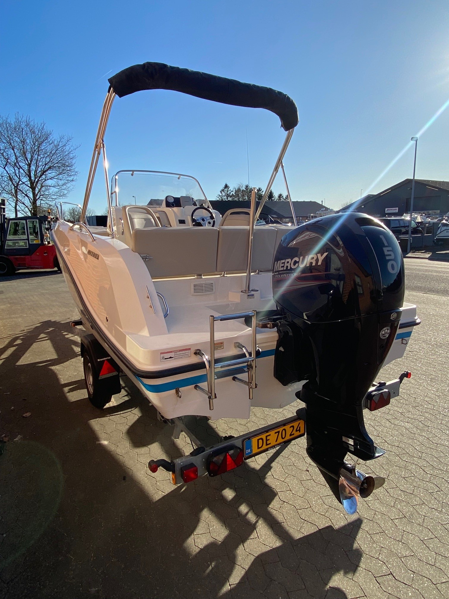 Quicksilver Activ 605 Sundeck m/Mercury F150 hk og Brenderup trailer ...