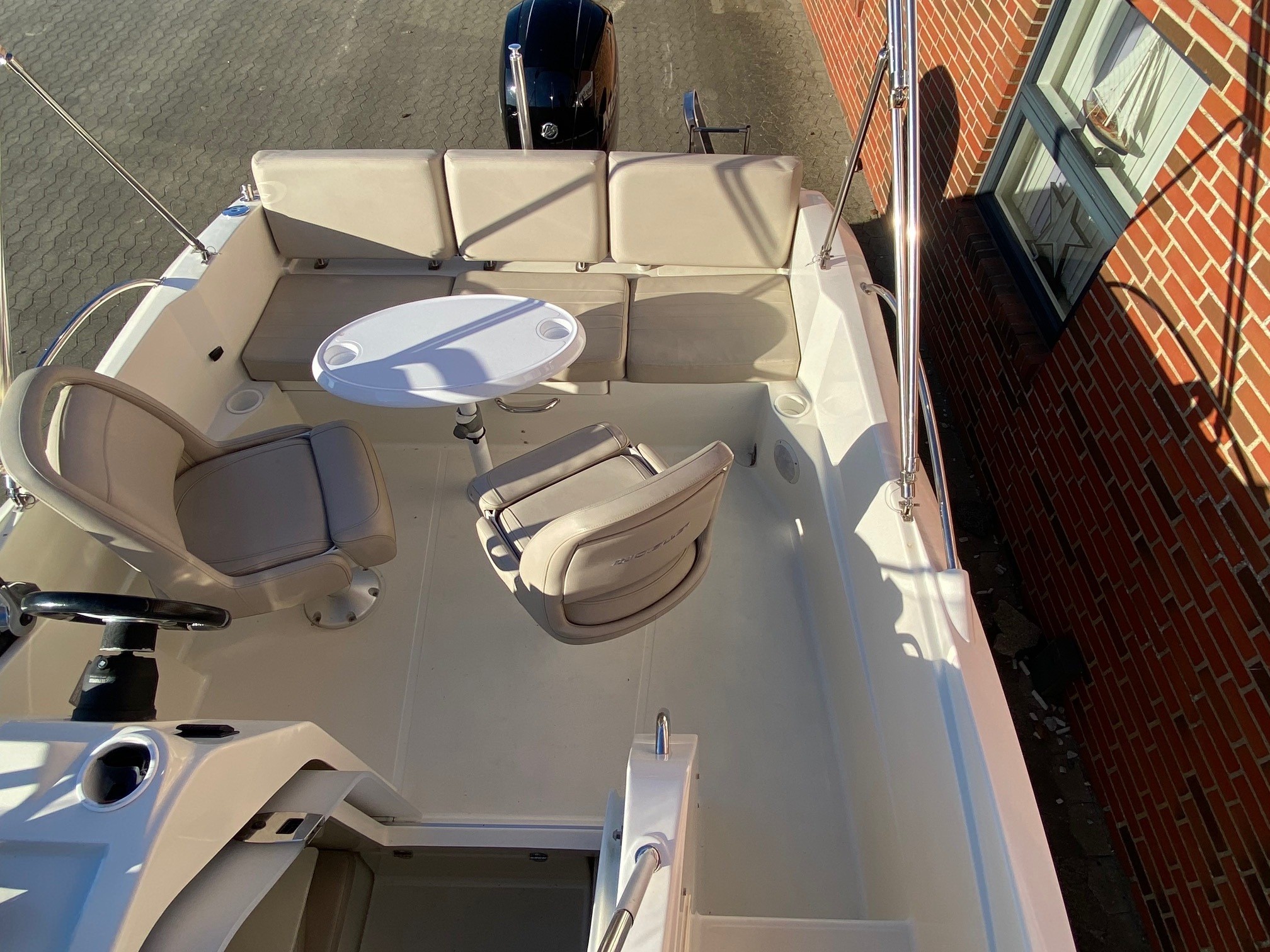 Quicksilver Activ 605 Sundeck m/Mercury F150 hk og Brenderup trailer ...